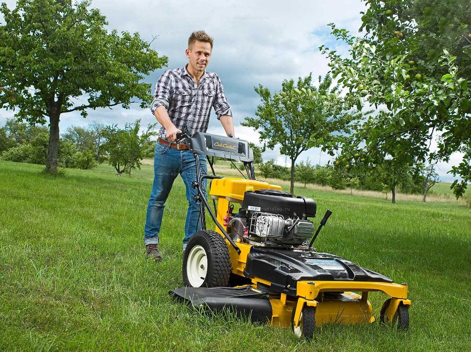 Лучшие самоходные бензиновые газонокосилки для неровных участков: топ ...