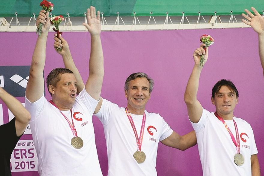 Старичкам тут место! Интервью с чемпионами по водному поло без срока ...