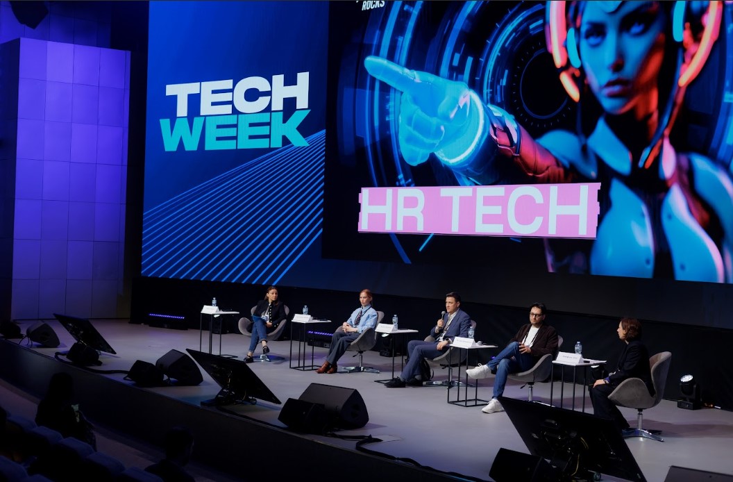 В Москве завершилась крупнейшая мультиформатная конференция Tech Week 2025 — Анна Клепикова на ...